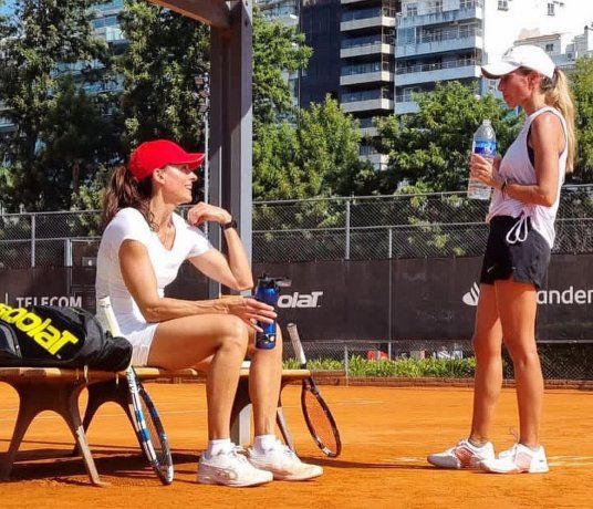 Gabriela Sabatini volvió a jugar al tenis a sus 51 años y demostró su ...